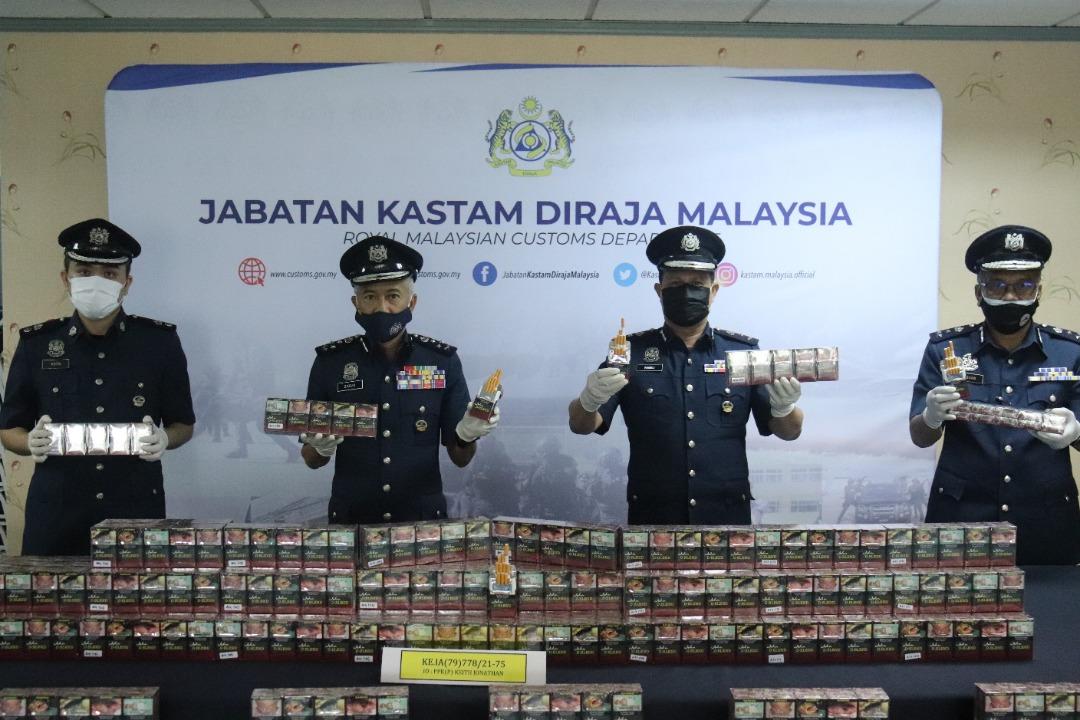 Kontena bawa 9 juta batang rokok John D-Blend dirampas Kastam - UtusanTV
