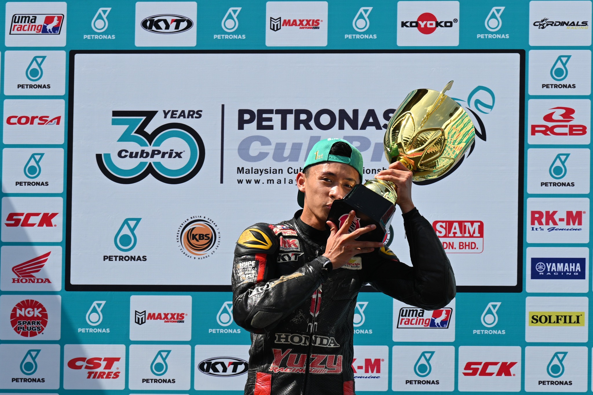Anak Shahrol Yuzy ungguli pusingan pertama Petronas Cub Prix - UtusanTV