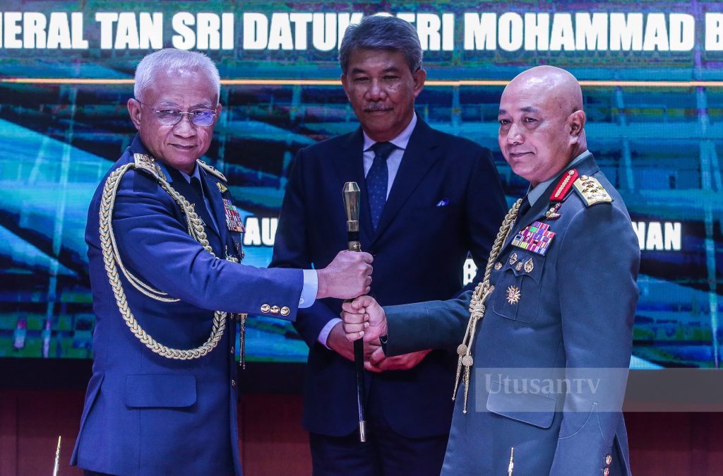 Mohammad dilantik Panglima ATM yang baharu - UtusanTV