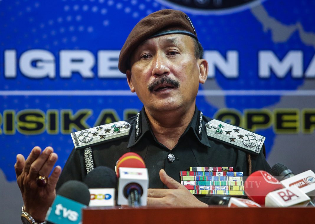 Imigresen, KDN teroka penggunaan kod QR di pintu masuk negara - UtusanTV