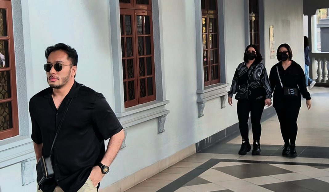 'Daddy Ash' bersama 2 kekasih didakwa lagi, mengaku tak salah miliki ...