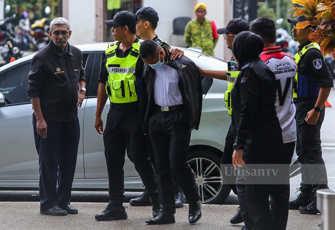Pijak junior guna ‘spike boot’, pegawai kadet UPNM didakwa - UtusanTV