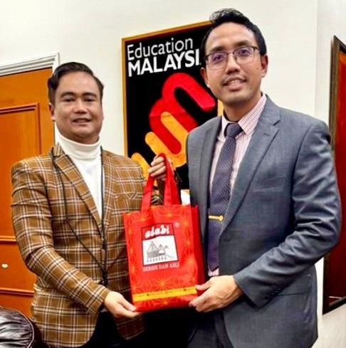 Adabi Mengadakan Perjumpaan Bersama Pengarah (Education Malaysia London ...