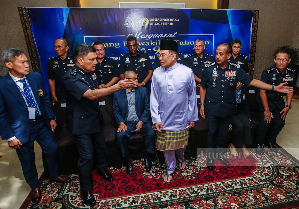 Kerajaan sedia berikan projek bantu Koperasi PDRM - PM - UtusanTV