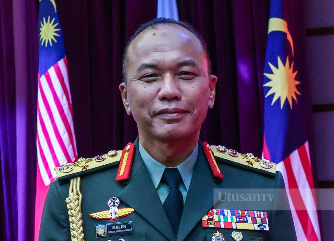Jeneral Datuk Malek Razak Sulaiman dilantik sebagai Panglima Angkatan ...